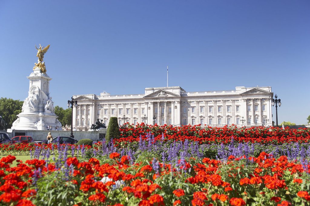 * All About Bathrooms and Toilets in Buckingham Palace - Bathroom World